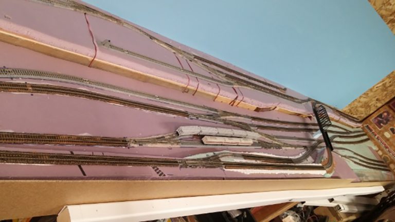 L shaped n scale train layout - Model railroad layouts plansModel ...