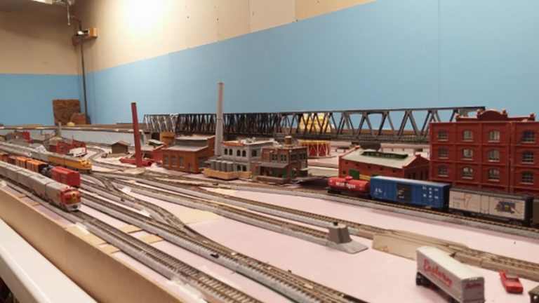 L shaped n scale train layout - Model railroad layouts plansModel ...