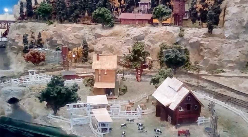 N scale hotel - Model railroad layouts plansModel railroad layouts plans