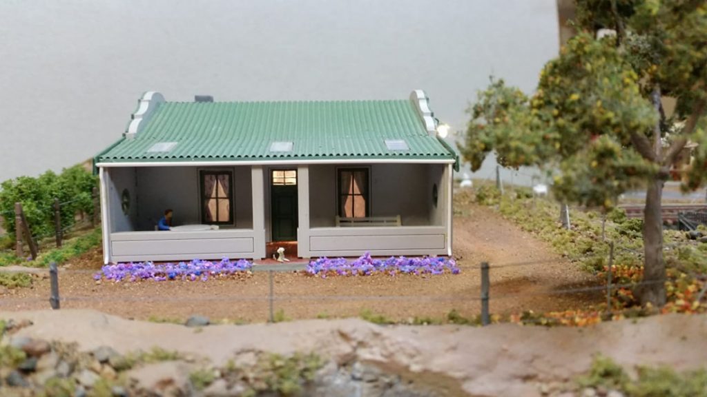 N scale hotel - Model railroad layouts plansModel railroad layouts plans