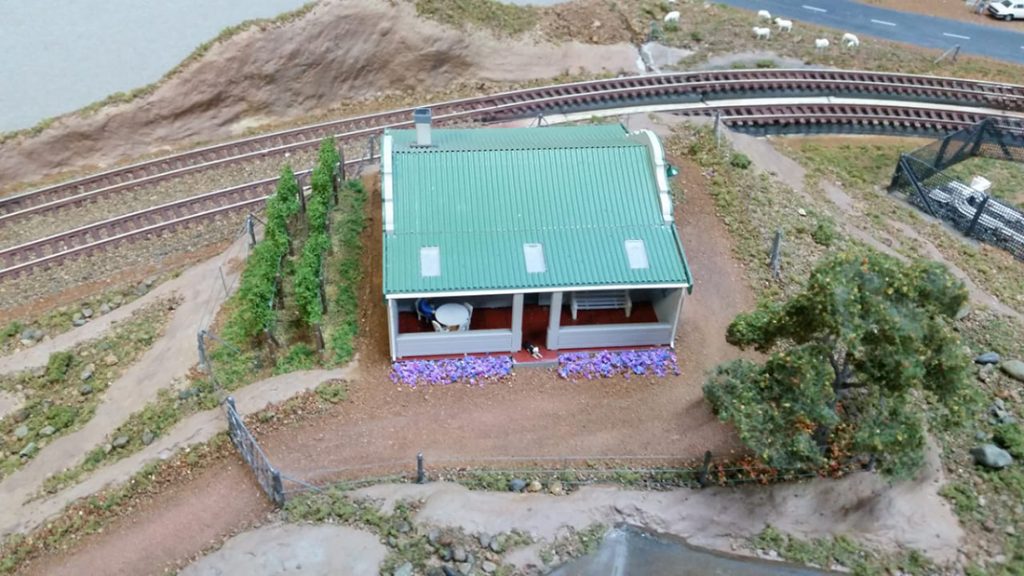 N scale hotel - Model railroad layouts plansModel railroad layouts plans