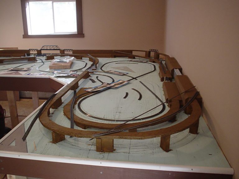 N scale L shaped layout - Model railroad layouts plansModel railroad ...