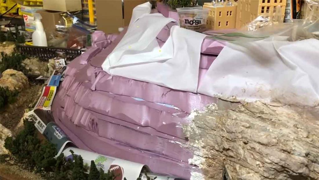 N scale mountain scenery - Model railroad layouts plansModel railroad ...