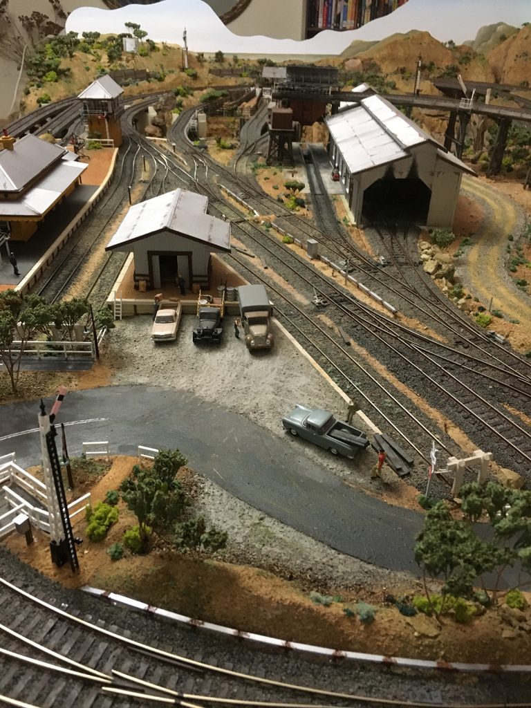 HO scale elevated train track - Model railroad layouts plansModel ...