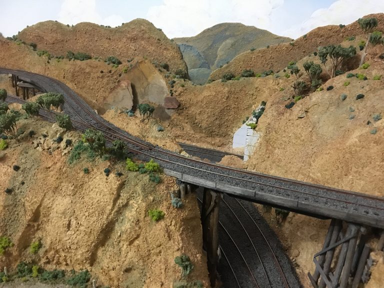 HO scale elevated train track - Model railroad layouts plansModel ...