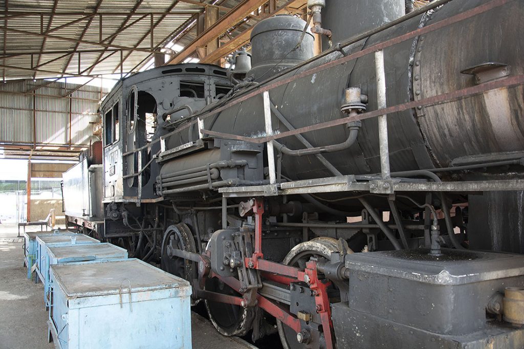 Atlas turntable added to Paul's layout - Model railroad layouts ...