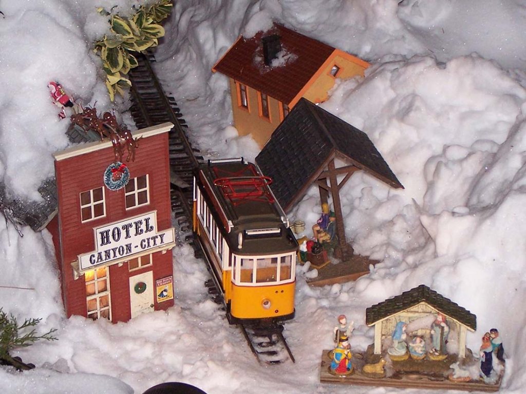 G scale Christmas train - Model railroad layouts plansModel railroad ...
