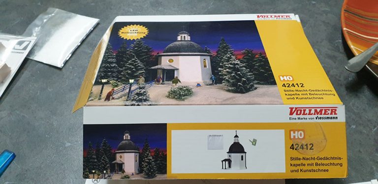 HO scale Christmas train - Model railroad layouts plansModel railroad ...
