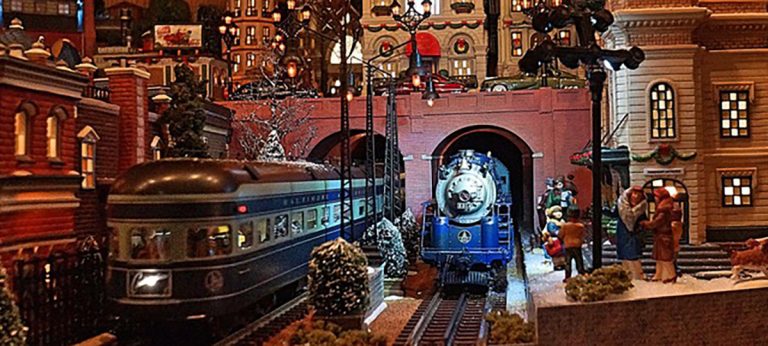 Model train Christmas village - Model railroad layouts plansModel ...