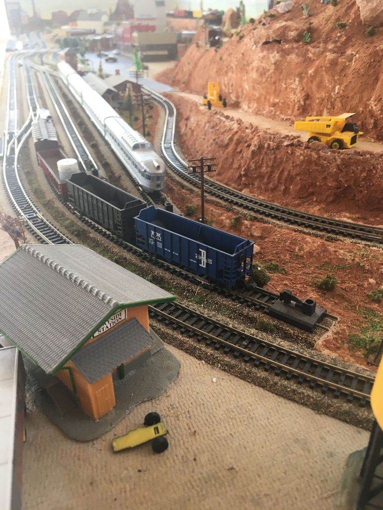 Small N scale layout - Model railroad layouts plansModel railroad ...