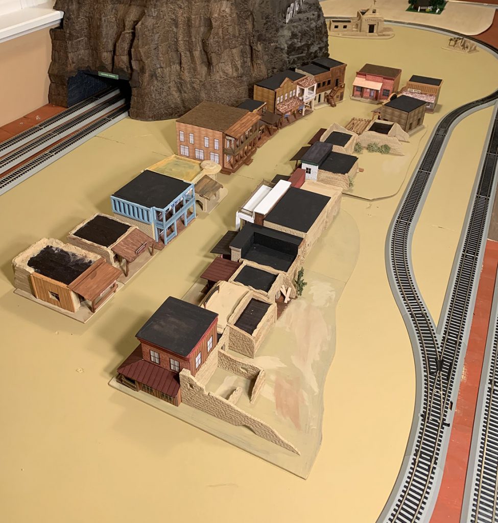 Wild west model train - Model railroad layouts plansModel railroad ...