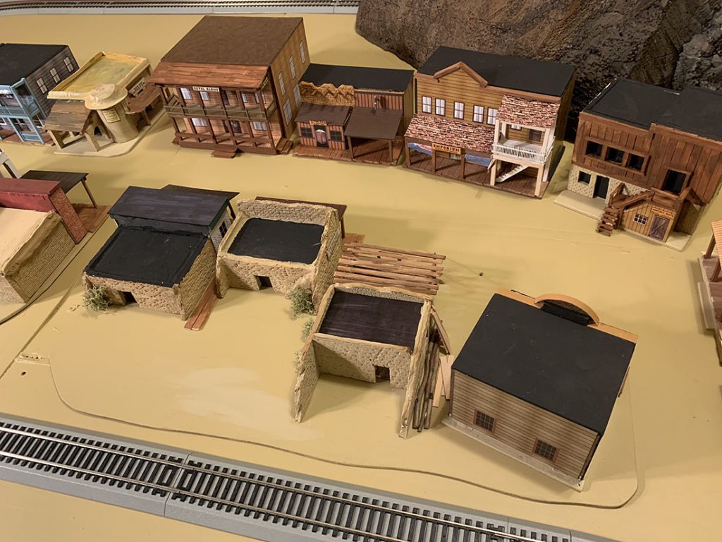 Wild west model train - Model railroad layouts plansModel railroad ...
