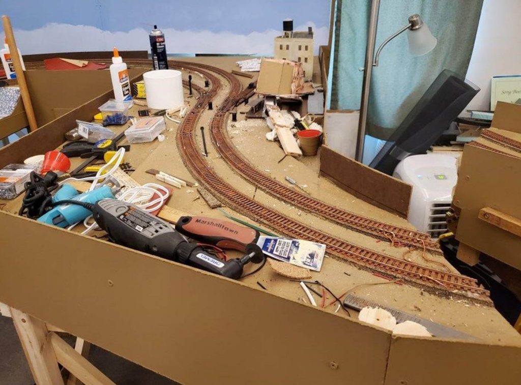 L shaped HO scale layout - Model railroad layouts plansModel railroad ...