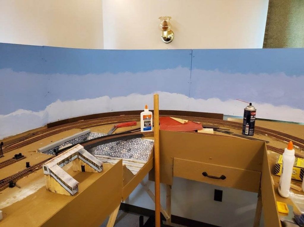 L shaped HO scale layout - Model railroad layouts plansModel railroad ...