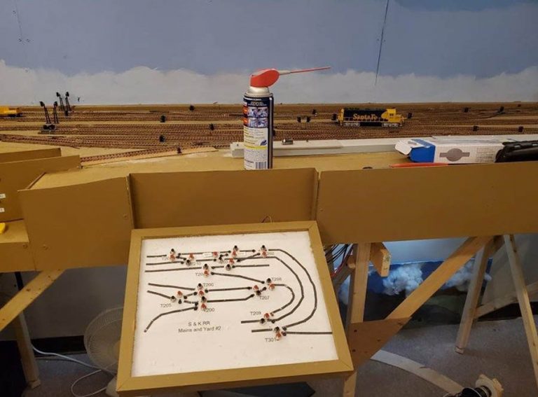 L shaped HO scale layout - Model railroad layouts plansModel railroad ...