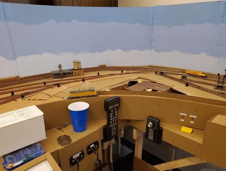 L shaped HO scale layout - Model railroad layouts plansModel railroad ...