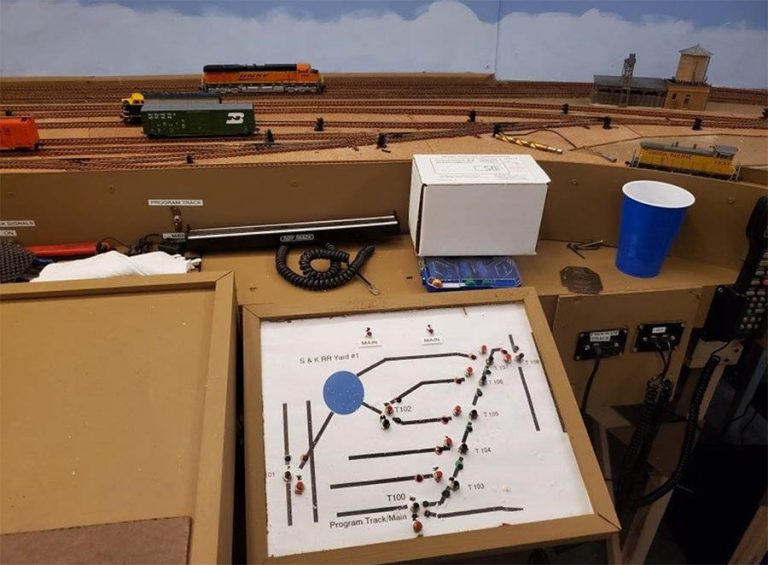 L shaped HO scale layout - Model railroad layouts plansModel railroad ...