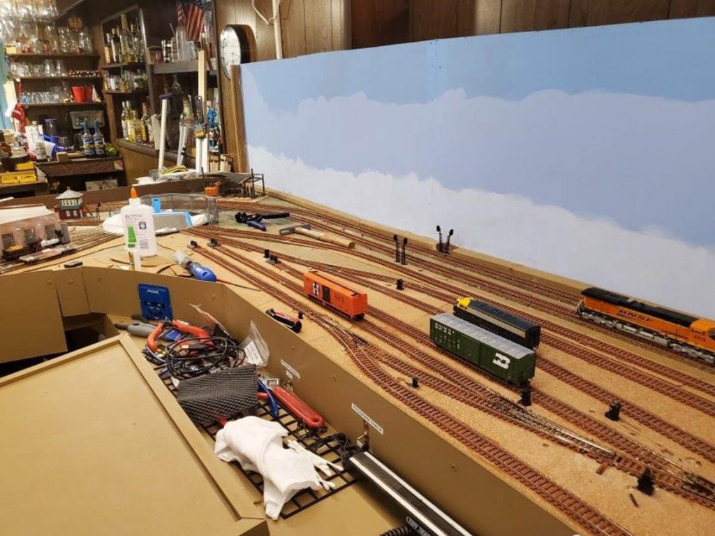 L shaped HO scale layout - Model railroad layouts plansModel railroad ...