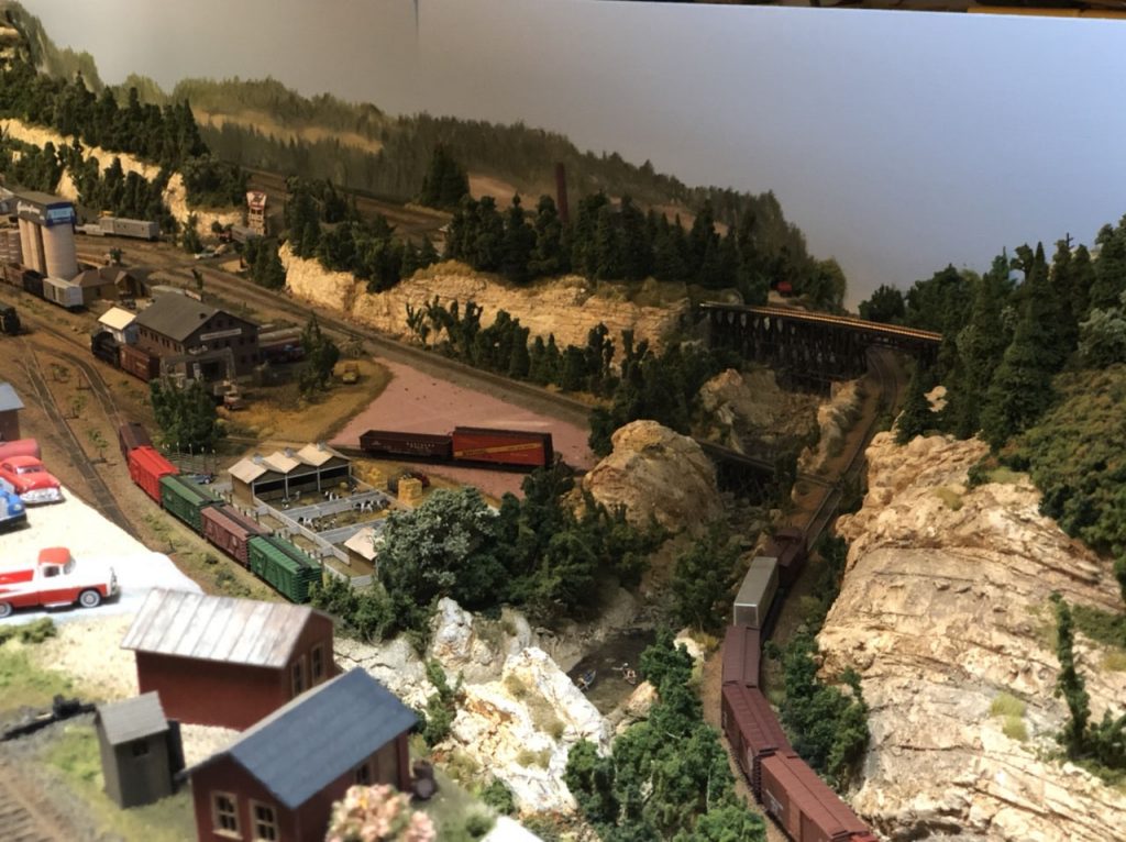 N scale backdrop - Model railroad layouts plansModel railroad layouts plans