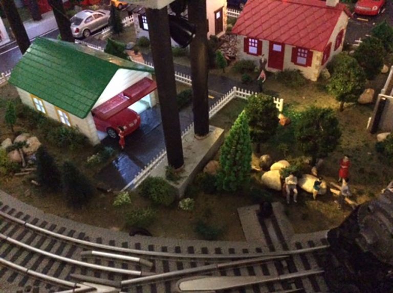 2x4 HO train layouts - Model railroad layouts plansModel railroad ...