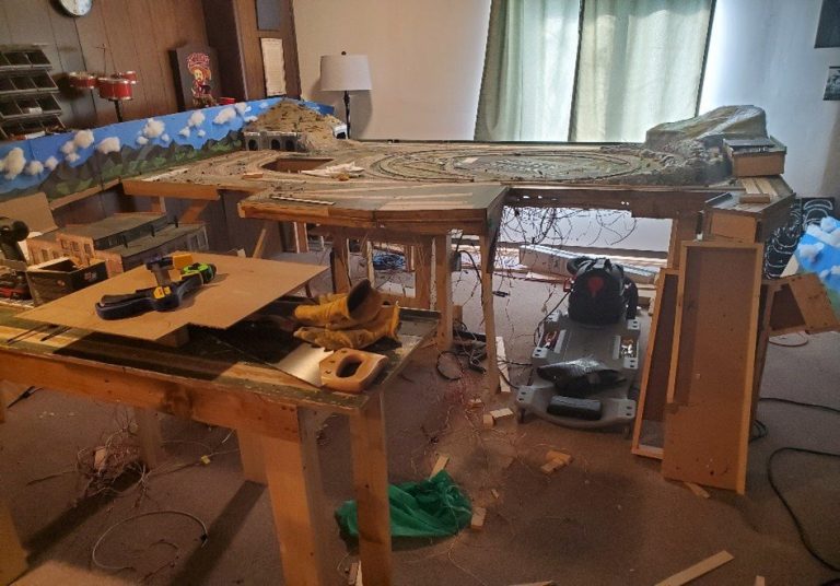 L shaped HO scale layout - Model railroad layouts plansModel railroad ...