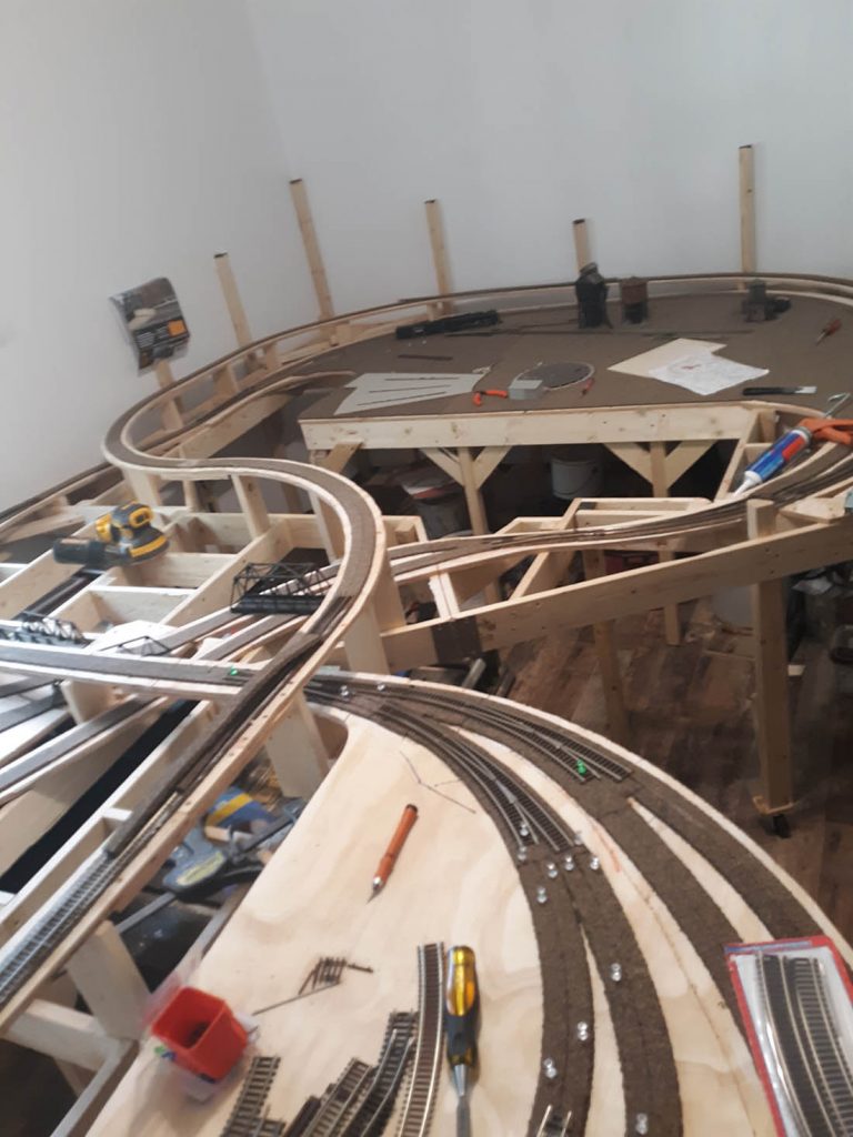 Model train bench work - Model railroad layouts plansModel railroad ...