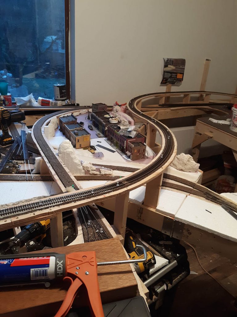 Model train bench work - Model railroad layouts plansModel railroad ...