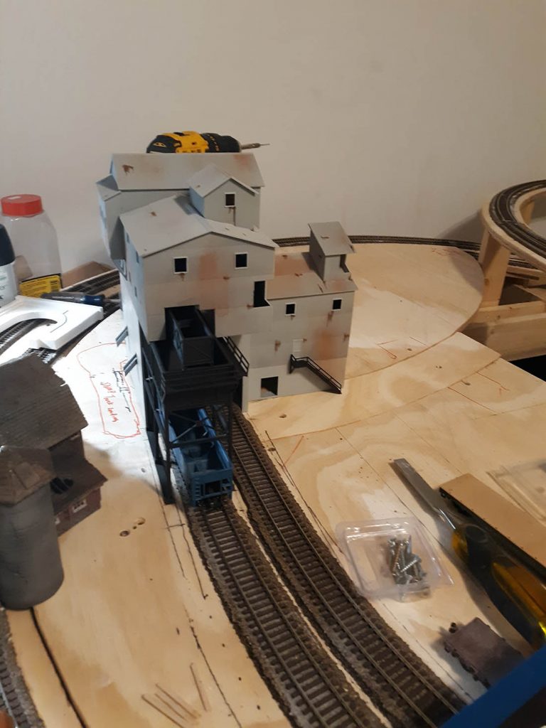 Model train bench work - Model railroad layouts plansModel railroad ...