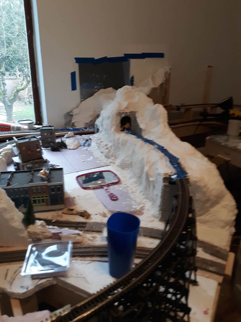 Model train bench work - Model railroad layouts plansModel railroad ...