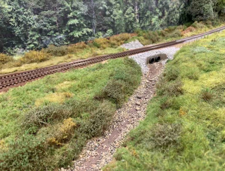 Add grass to layout? John shows us how - Model railroad layouts ...