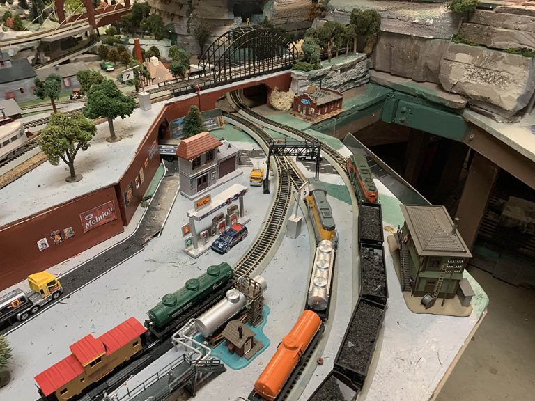 HO scale multi level layout - Model railroad layouts plansModel ...