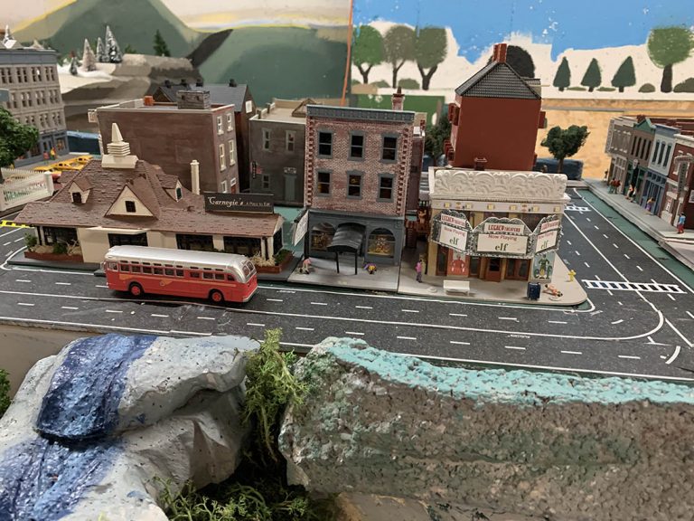 HO scale multi level layout - Model railroad layouts plansModel ...