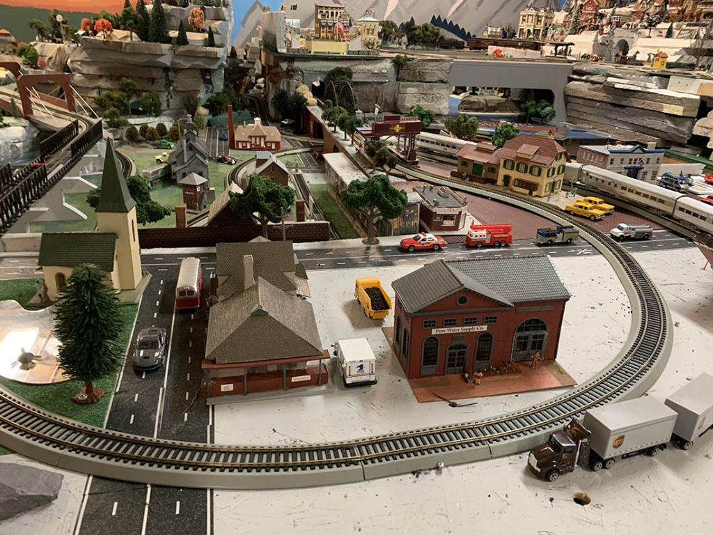 HO scale multi level layout - Model railroad layouts plansModel ...