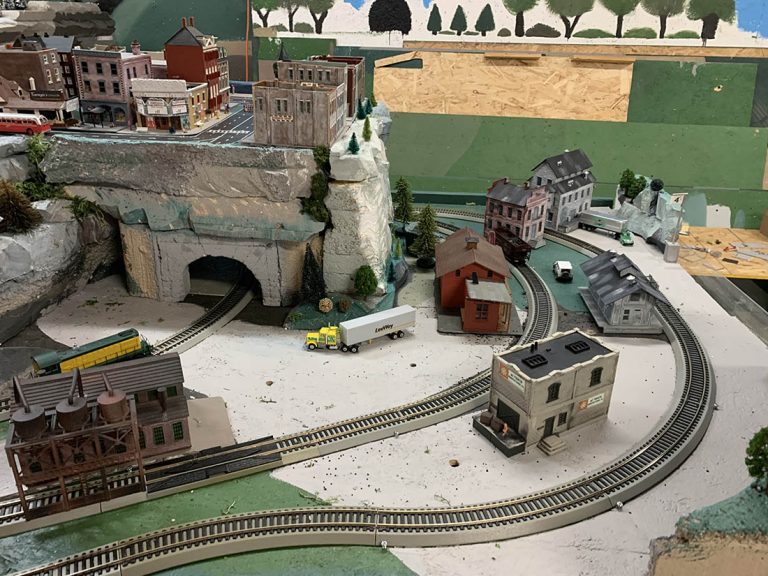 HO scale multi level layout - Model railroad layouts plansModel ...