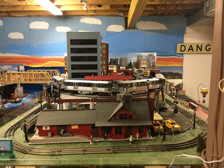 HO scale multi level layout - Model railroad layouts plansModel ...