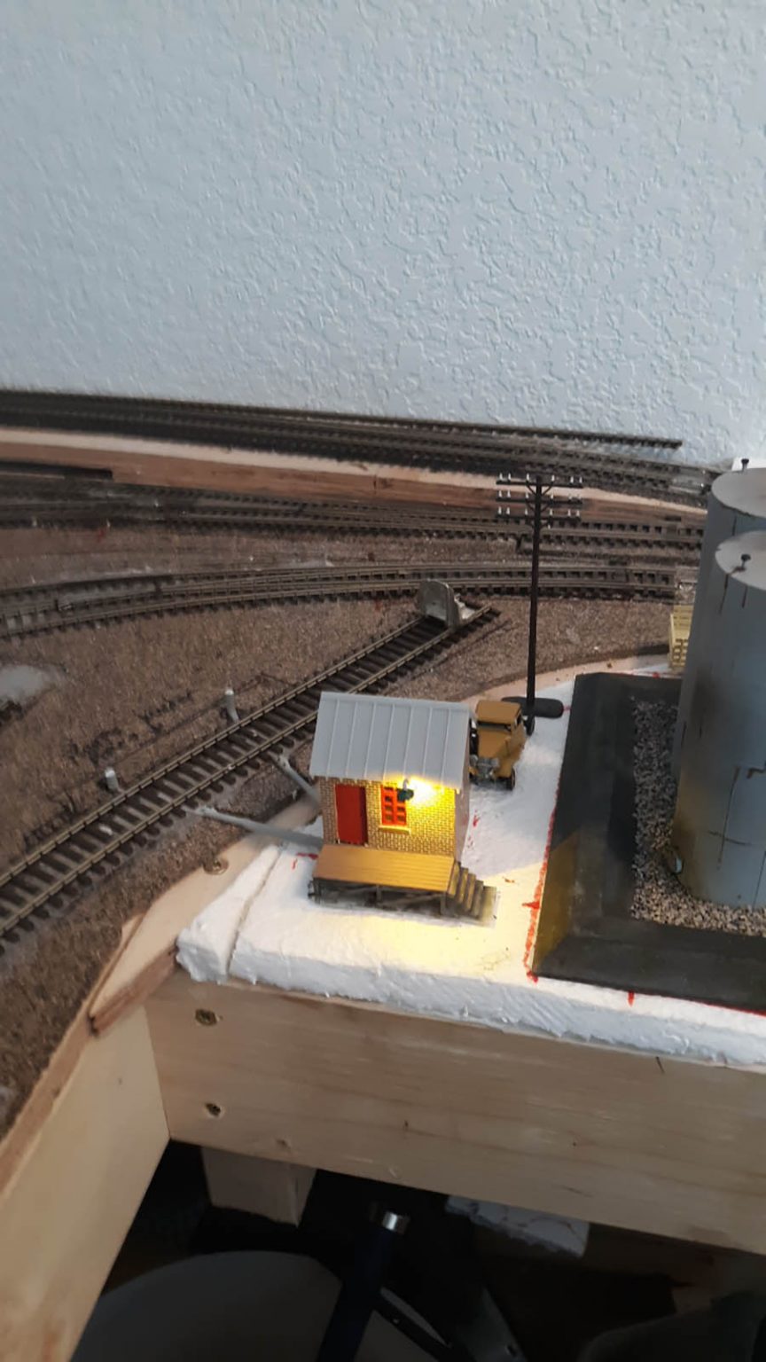 Model train bench work - Model railroad layouts plansModel railroad ...