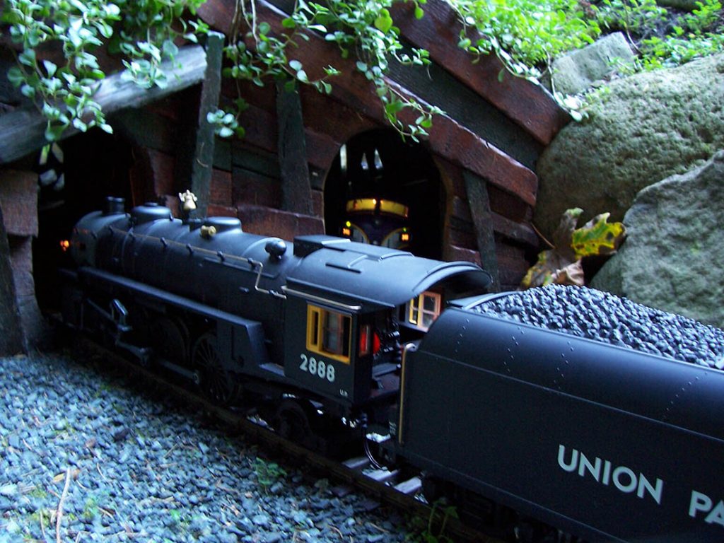 G scale garden layout - Model railroad layouts plansModel railroad ...