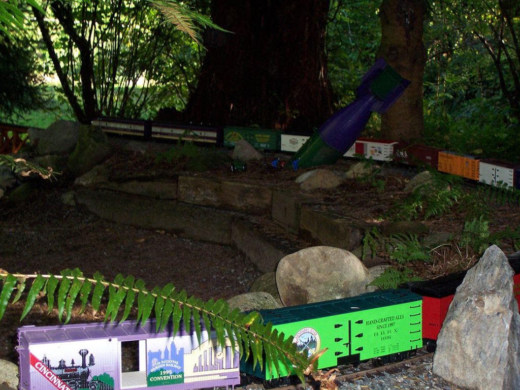 G scale garden layout - Model railroad layouts plansModel railroad ...