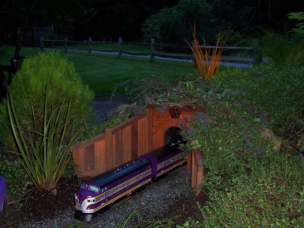 G scale garden layout - Model railroad layouts plansModel railroad ...