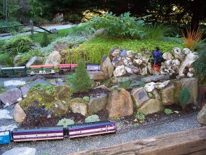 G scale garden layout - Model railroad layouts plansModel railroad ...