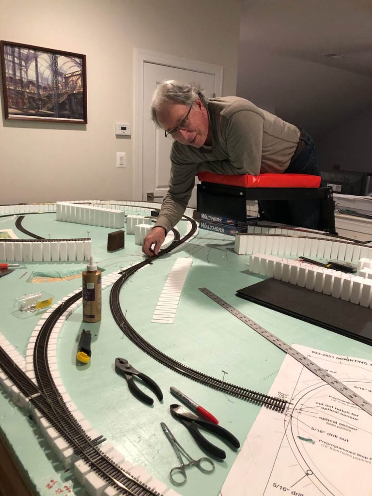 HO scale figure 8 layout - Model railroad layouts plansModel railroad ...