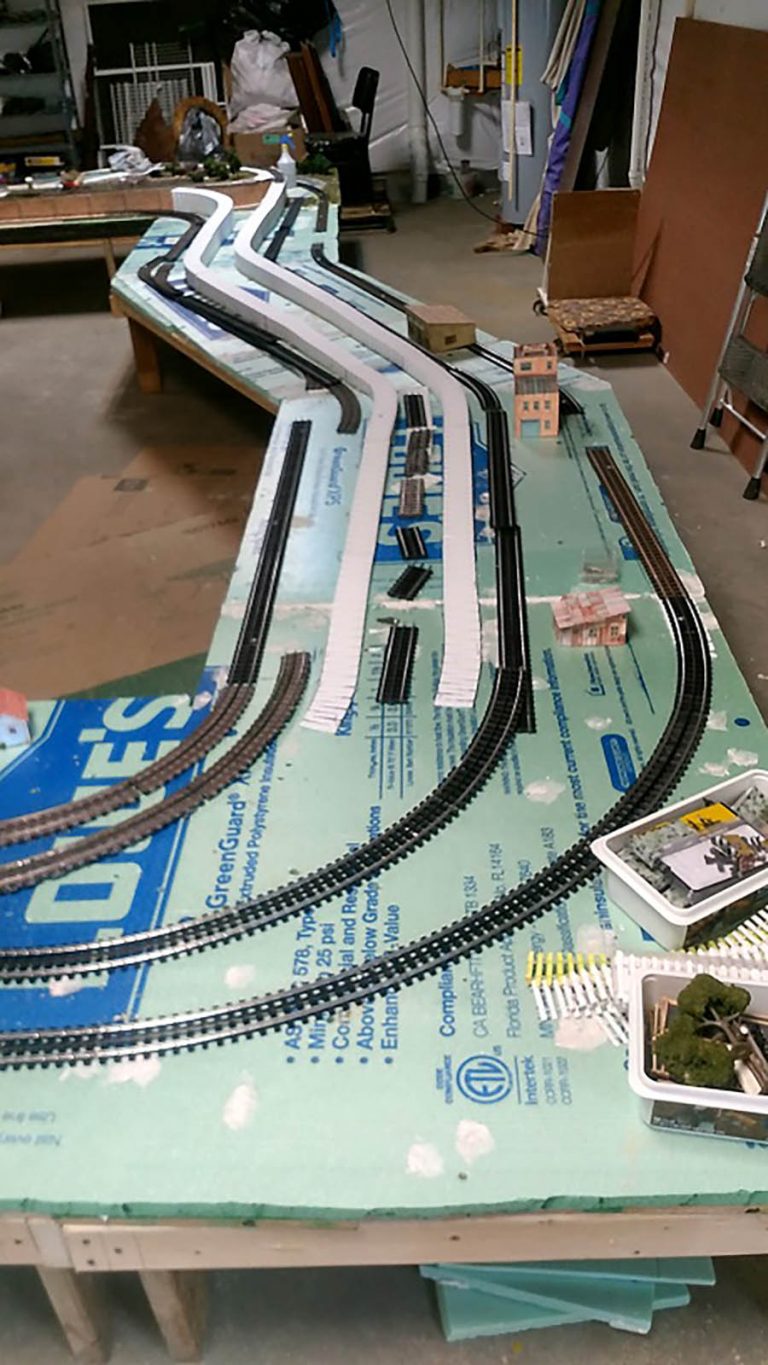 Large O scale track layouts - Model railroad layouts plansModel ...