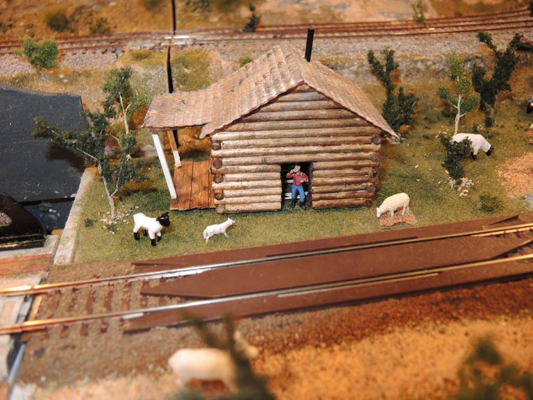 HO scale model train layout - Model railroad layouts plansModel ...