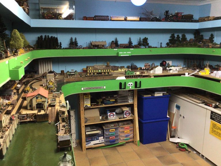 HO scale harbor models - Model railroad layouts plansModel railroad ...