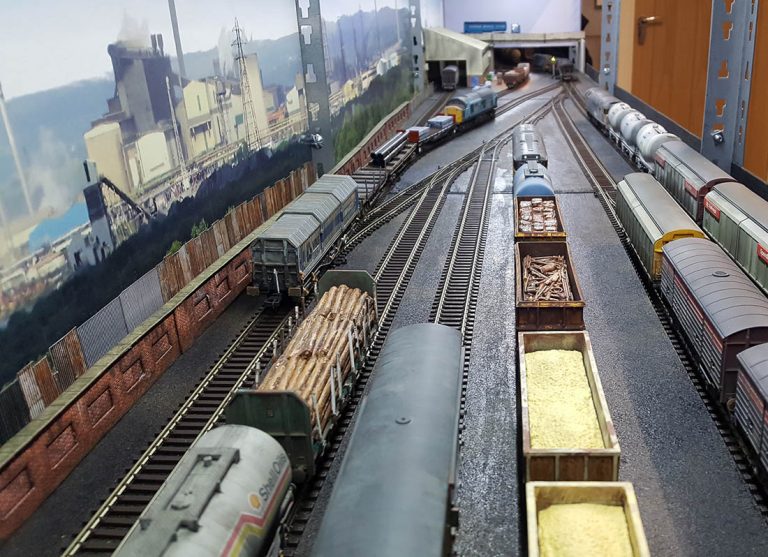 Weird and wonderful trains - Model railroad layouts plansModel railroad ...