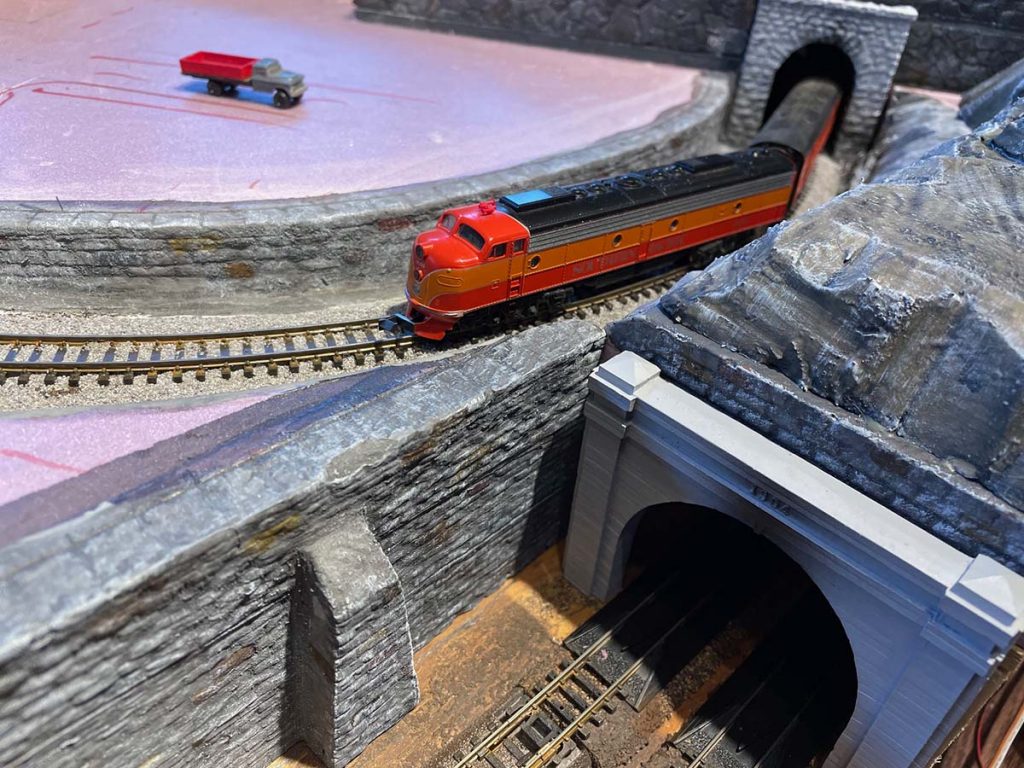 N scale figure 8 - Model railroad layouts plansModel railroad layouts plans