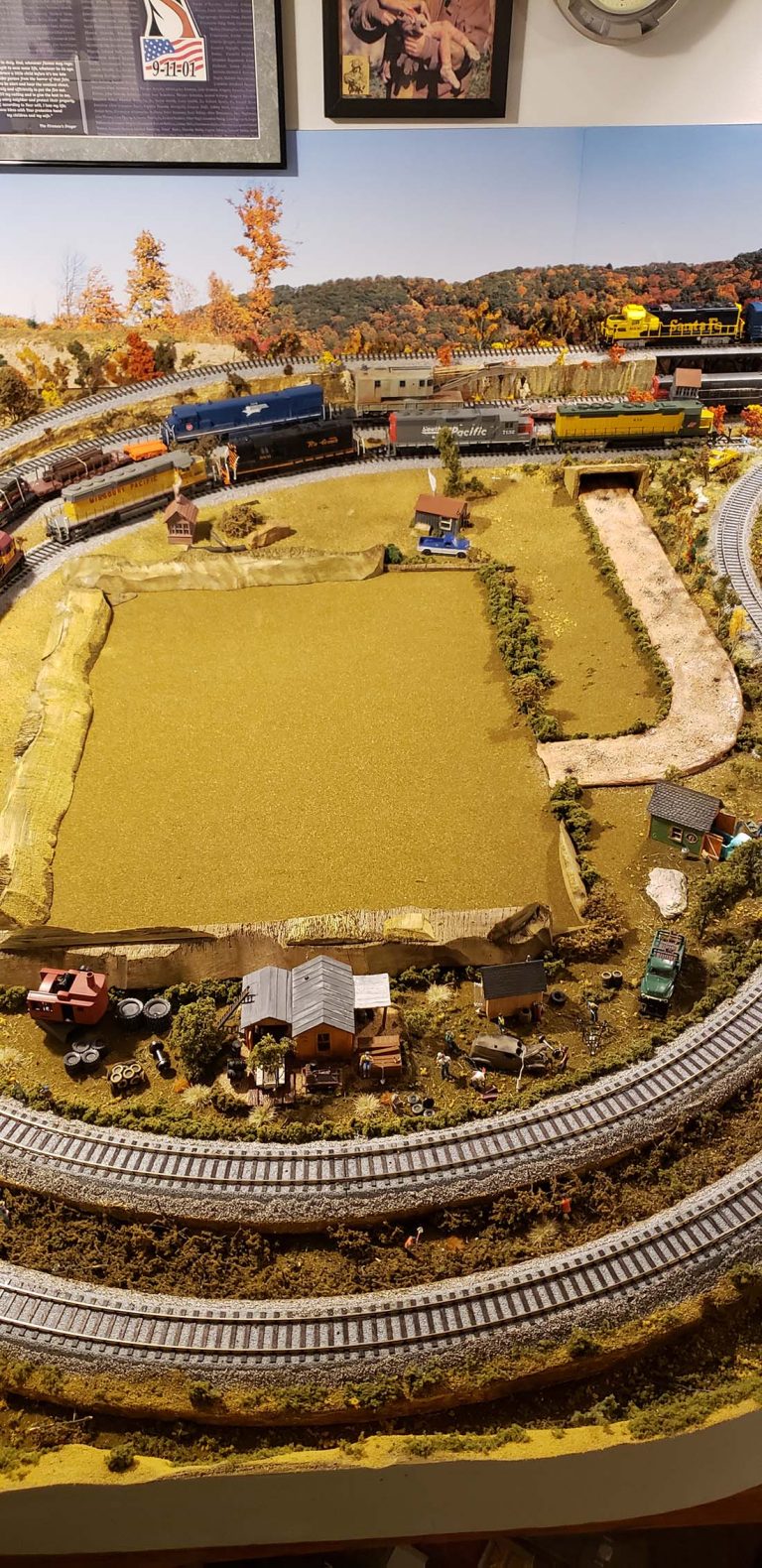 HO scale town layout - Eric's - Model railroad layouts plansModel ...