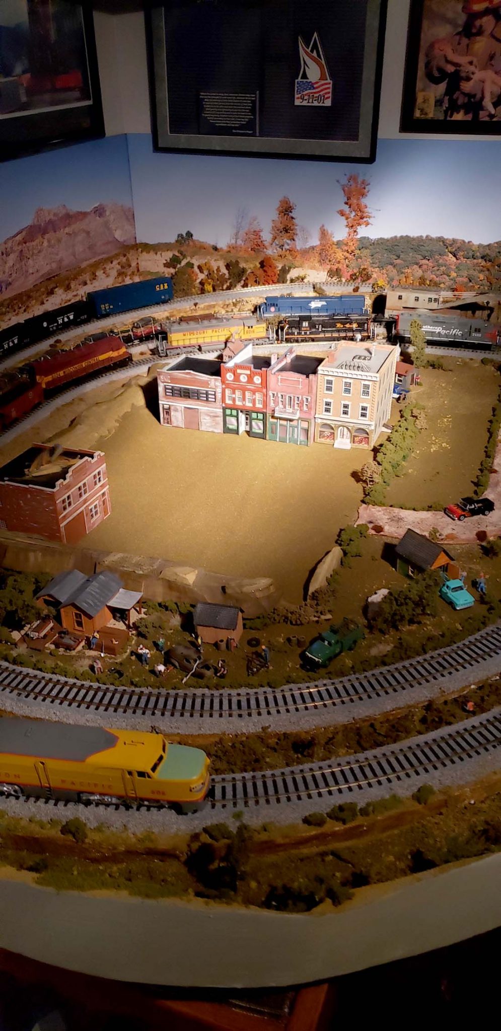 HO scale town layout - Eric's - Model railroad layouts plansModel ...