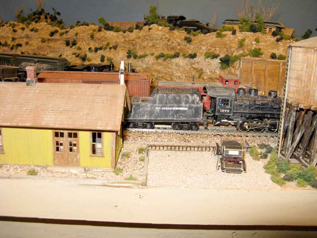 DCC 4x8 HO scale - Model railroad layouts plansModel railroad layouts plans
