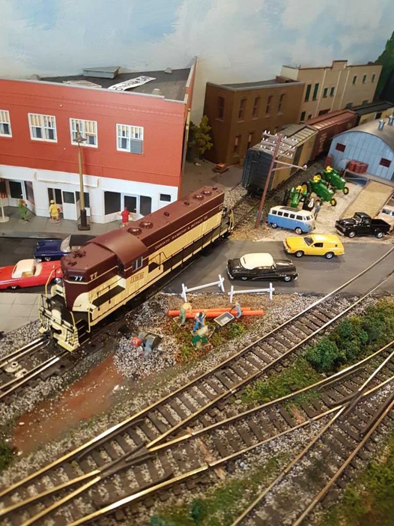 HO scale track plans for shelf layouts - Model railroad layouts ...